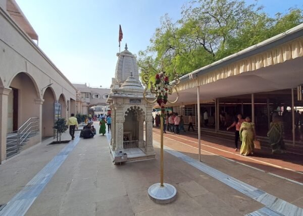 Gajanan Maharaj Temple Shegaon - Info Facts History Photos